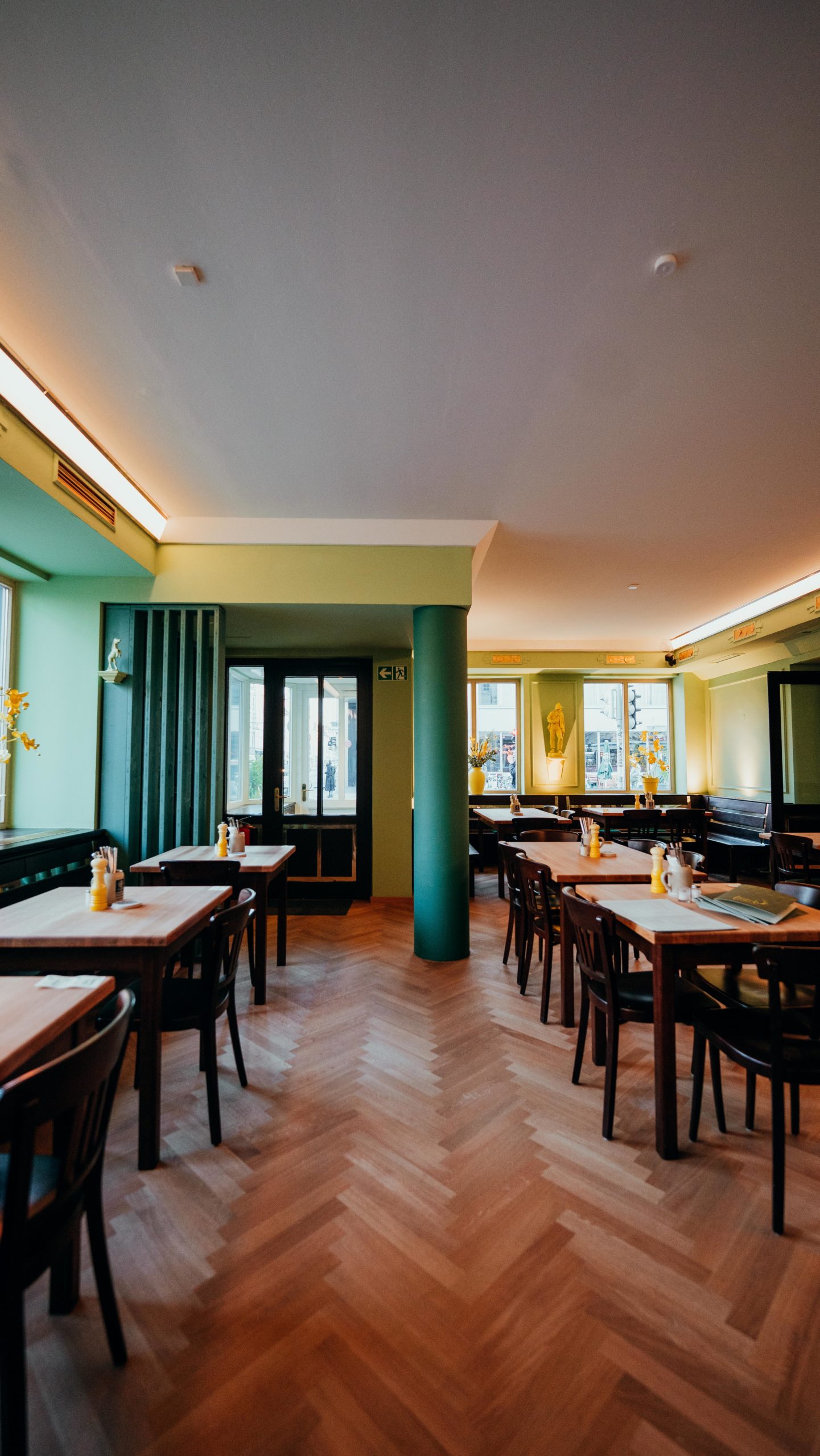 fesch München – fesch – Wirtshaus und Stehausschank, bayerisch und ...